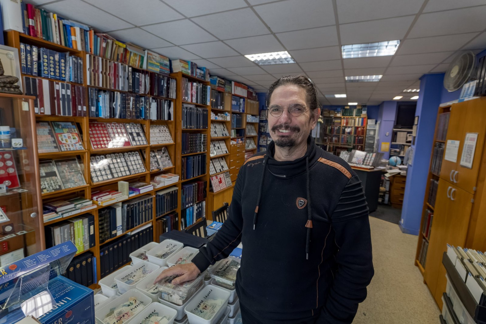 Zeldzaam! 40 jaar postzegel- en muntenhandel Le Timbre in Heerlen ...