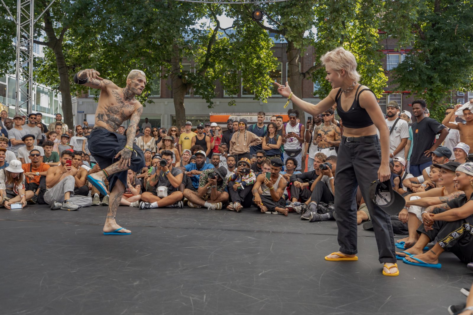 Dansfestival The Notorious IBE bestaat 25 jaar en breekt weer bijna los ...